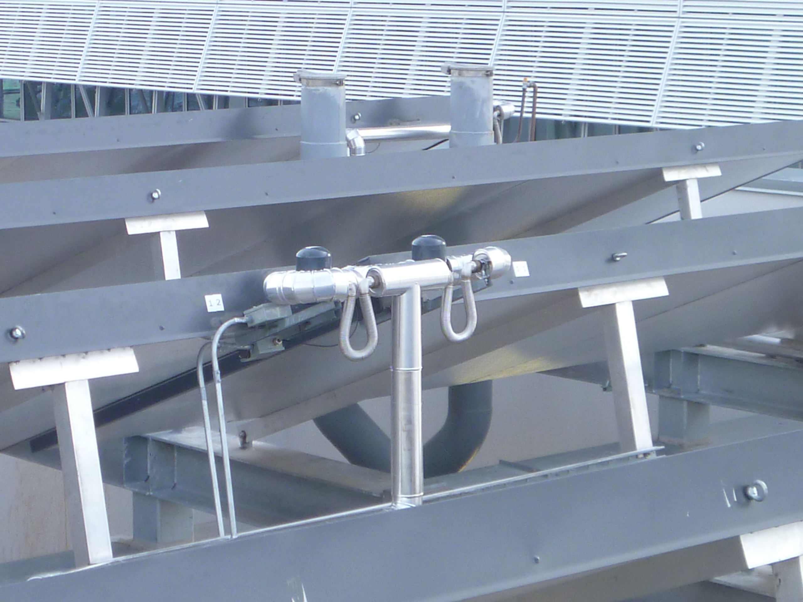 Sustainable office cooling: Digicel turns to solar thermal energy